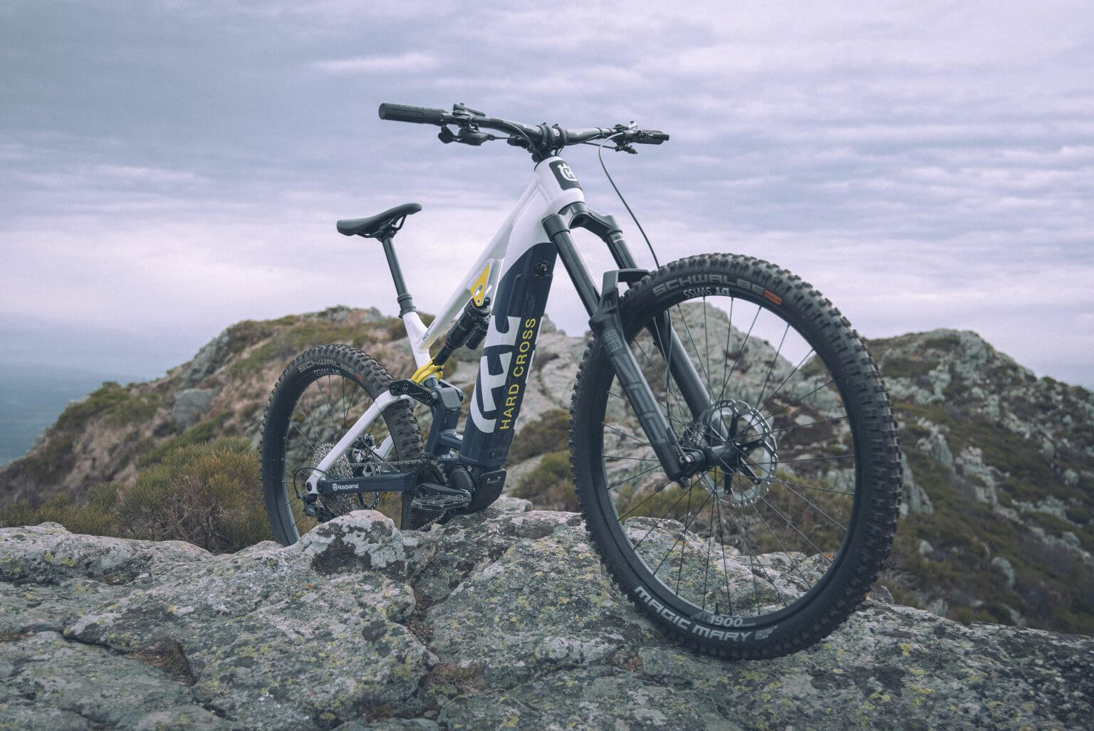 Husqvarna Hard Cross uudistettu endurosähköpyörä 2024