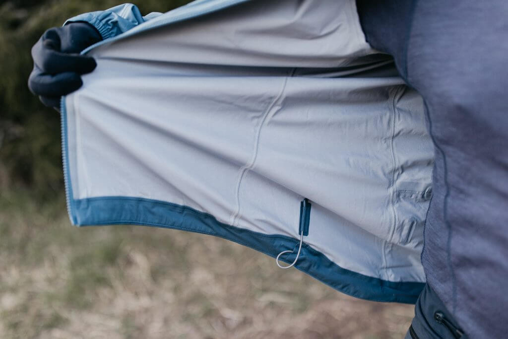 Rab Cinder Kinetic Waterproof takki ja shortsit arvioitu